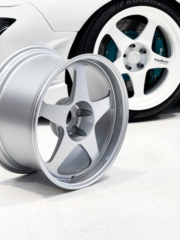 REGAMASTER EVO II 18X10 ET35 SILVER - Sub 60 Racing | Your JDM specialist
